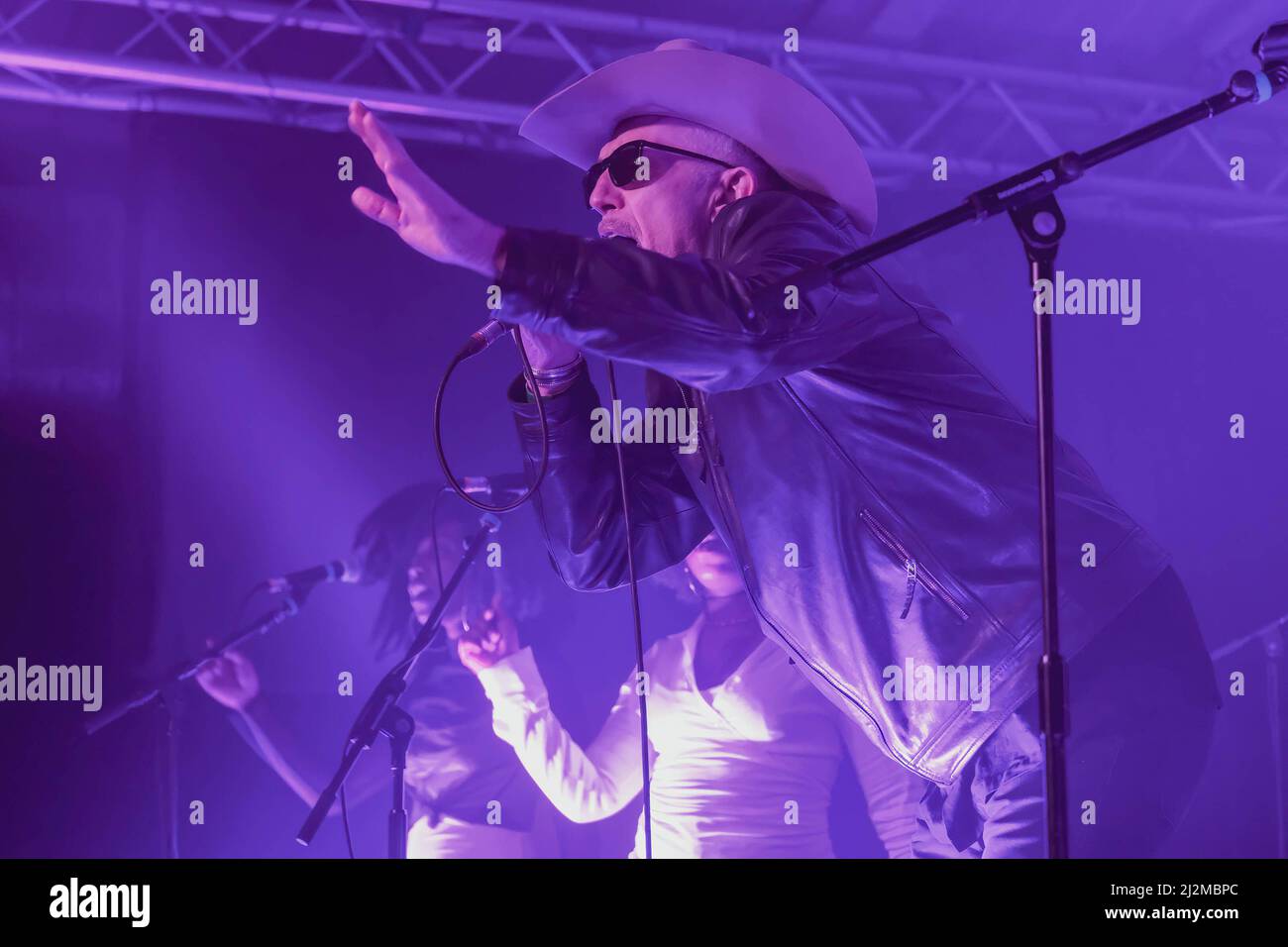 Lead singer Rob Spragg aka Larry Love of British acid country band ...