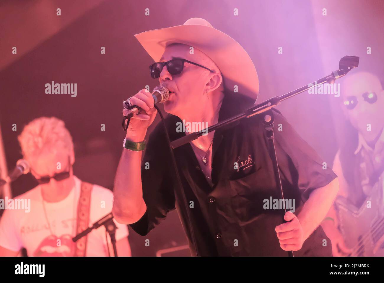 Guitarist Steve Finnerty and lead singer Rob Spragg aka Larry Love with ...