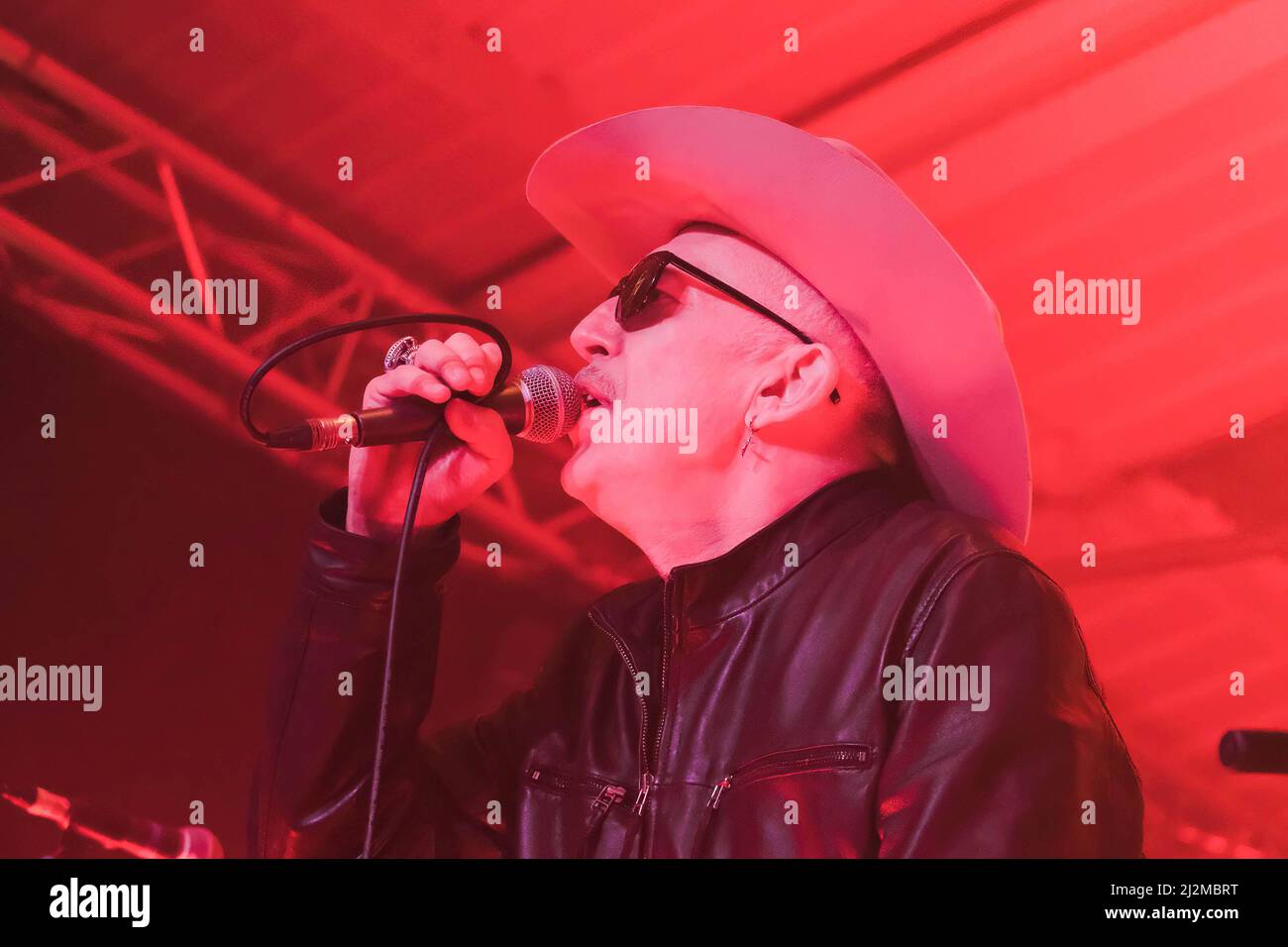 Lead singer Rob Spragg aka Larry Love of British acid country band ...