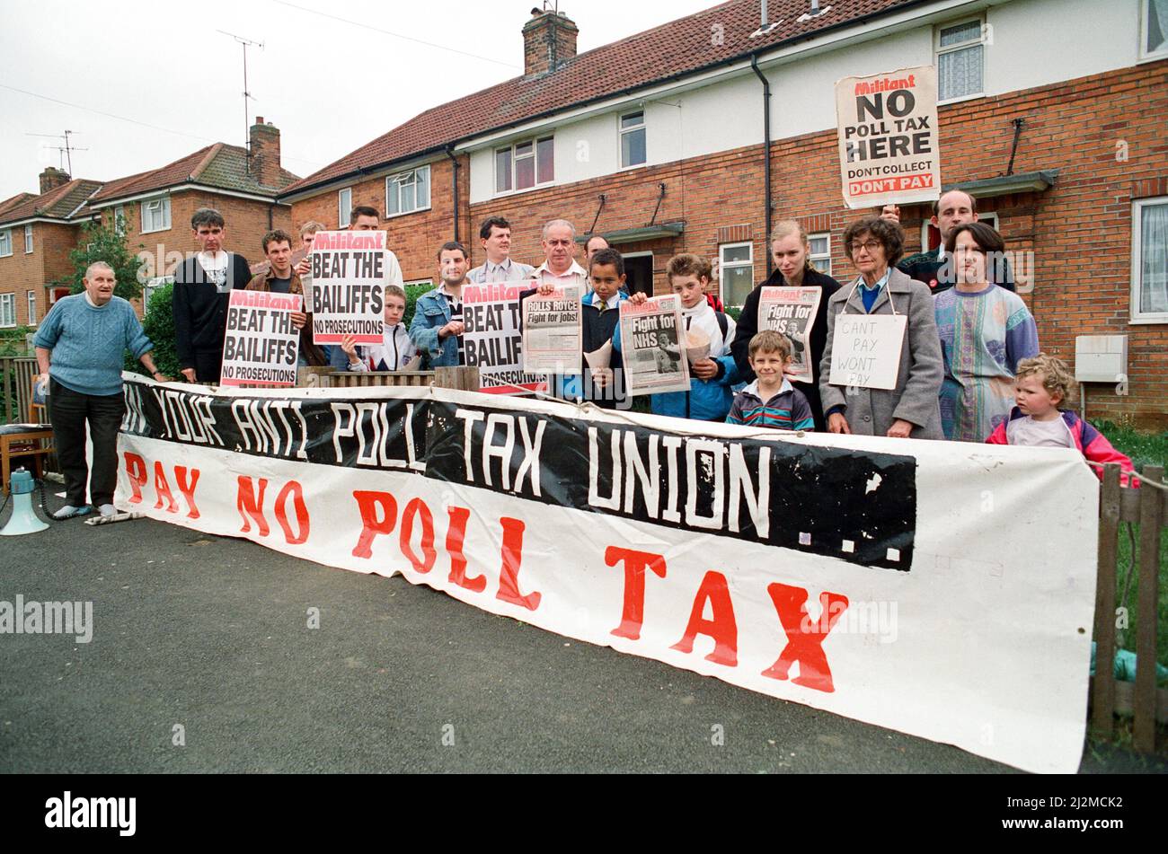 Pay No Poll Tax protest in Dawlish Road, Whitley, Reading, Berkshire ...