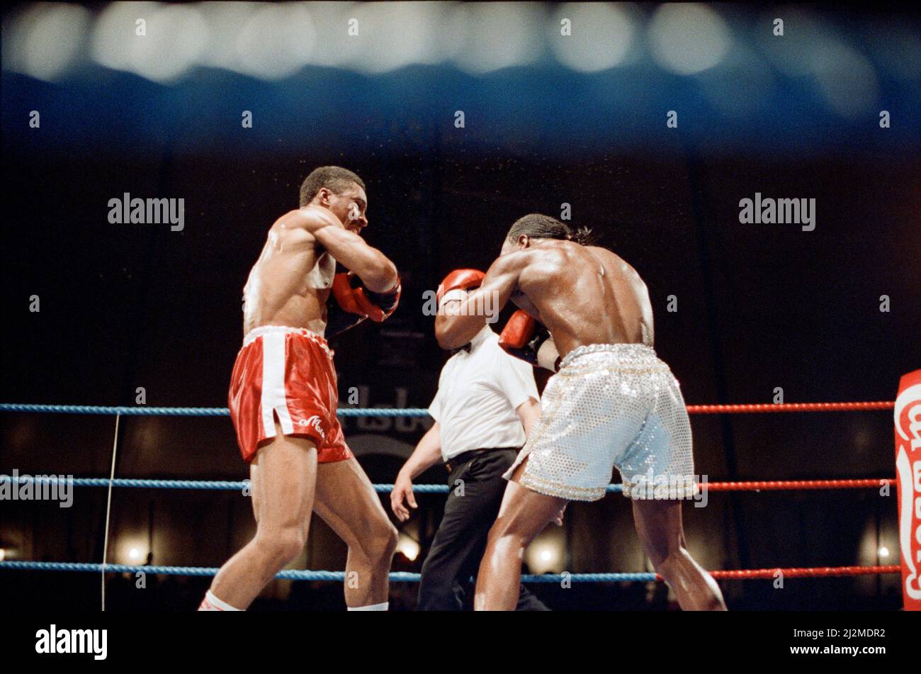 British commonwealth middleweight champion hi-res stock photography and ...