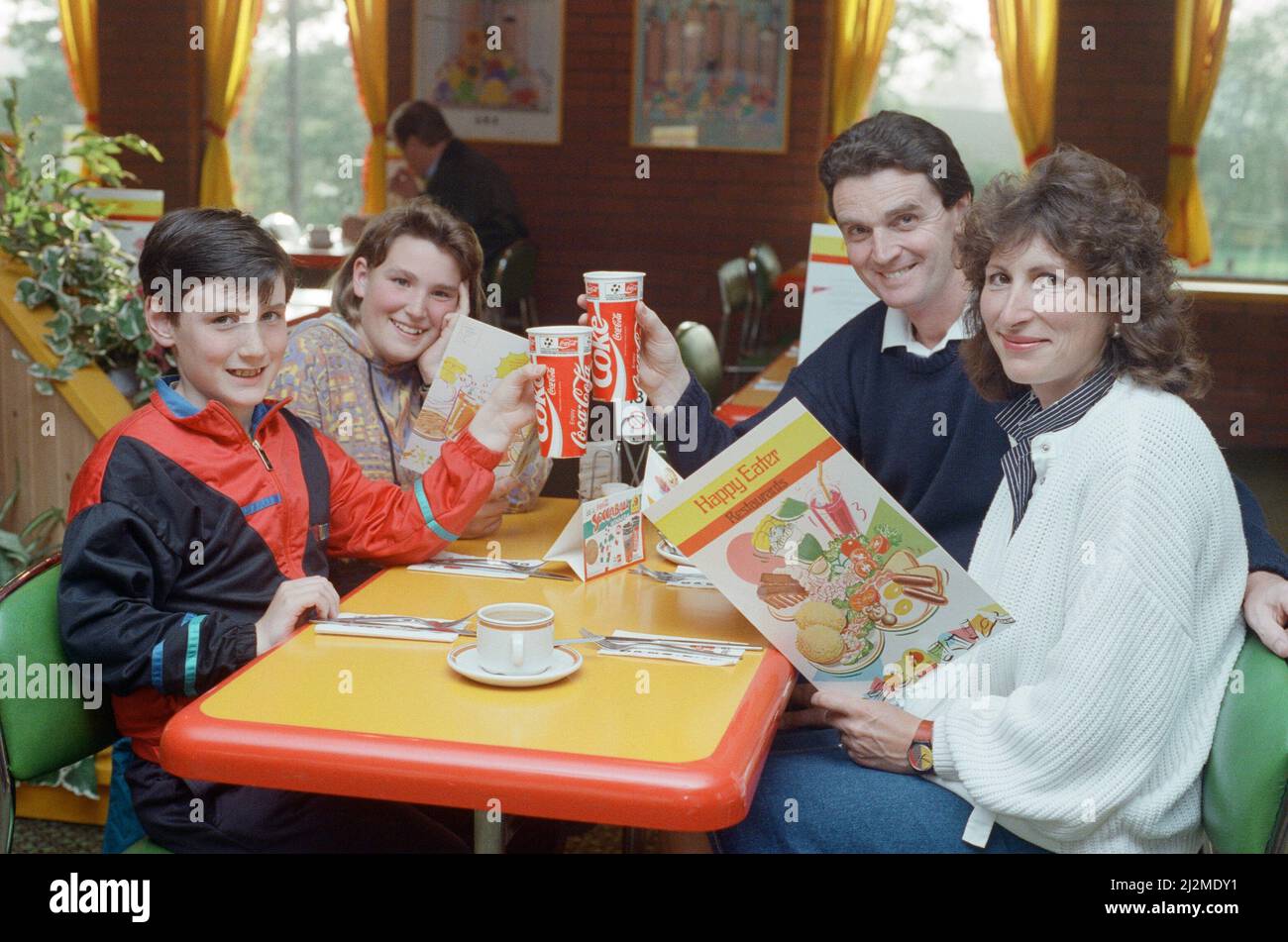 Family happy eater restaurant hi-res stock photography and images - Alamy