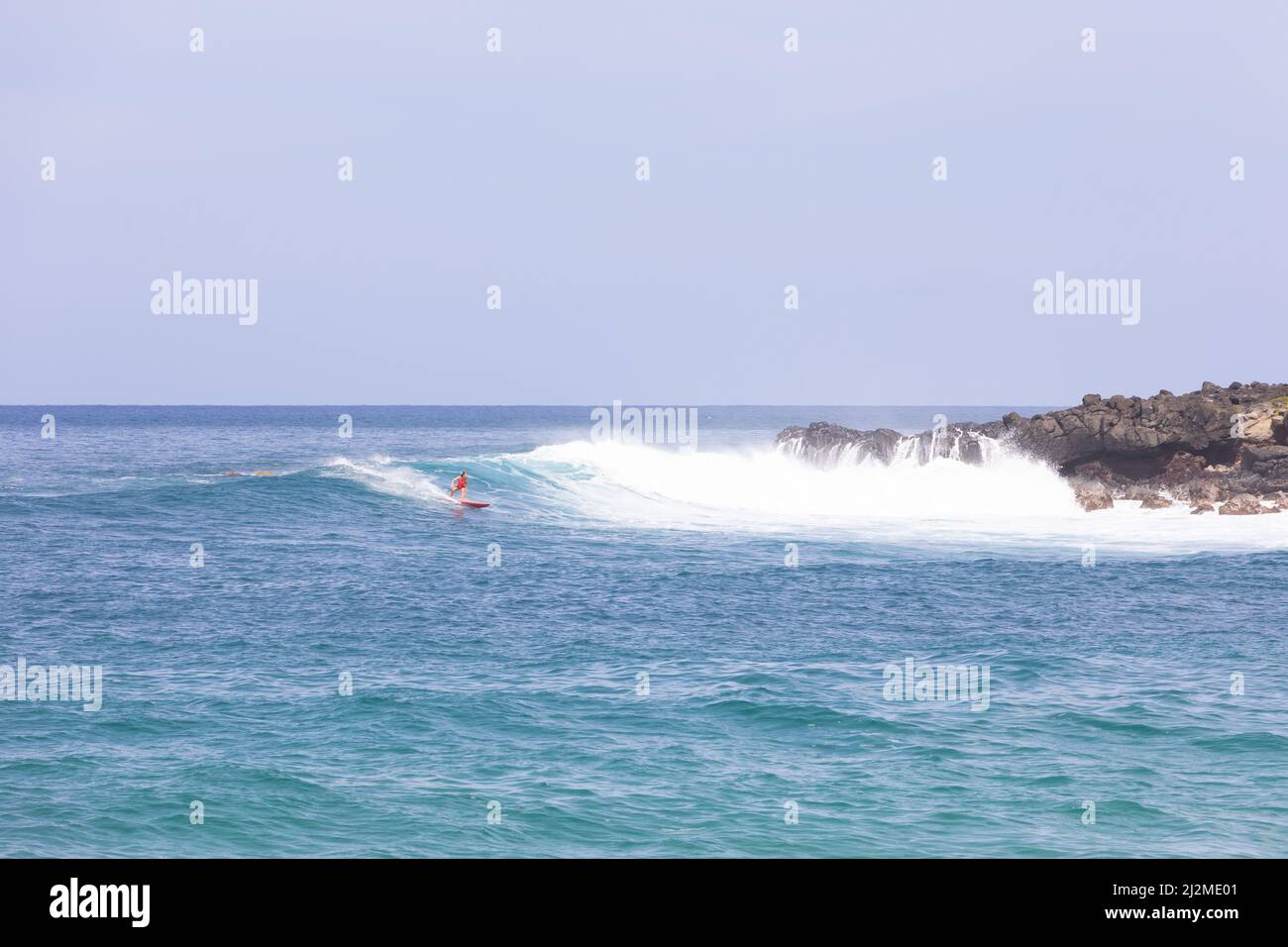 Female surfer big wave hi-res stock photography and images - Alamy