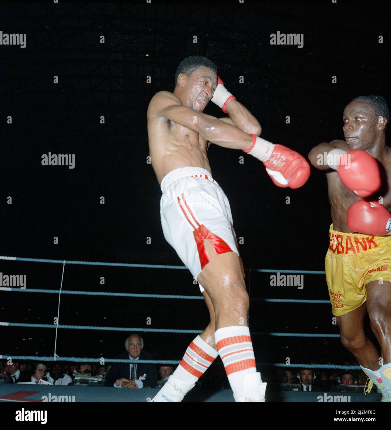 Michael watson chris eubank hi-res stock photography and images - Alamy