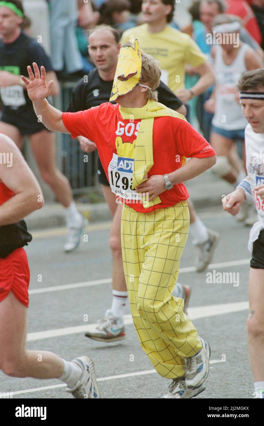 The London Marathon, 1991.Runners passing through and around Tower ...