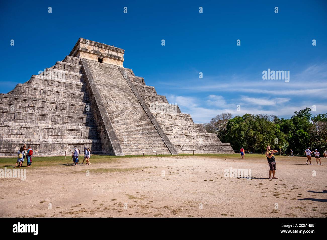 Piste, Mexico - March 25, 2022: View of El Castillo pyramid at Chichen ...