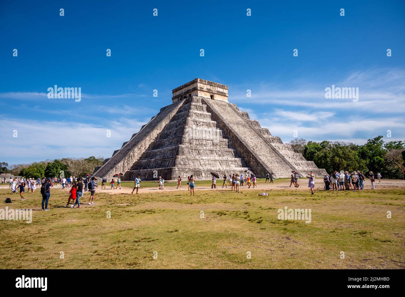 Piste, Mexico - March 25, 2022: View of El Castillo pyramid at Chichen ...