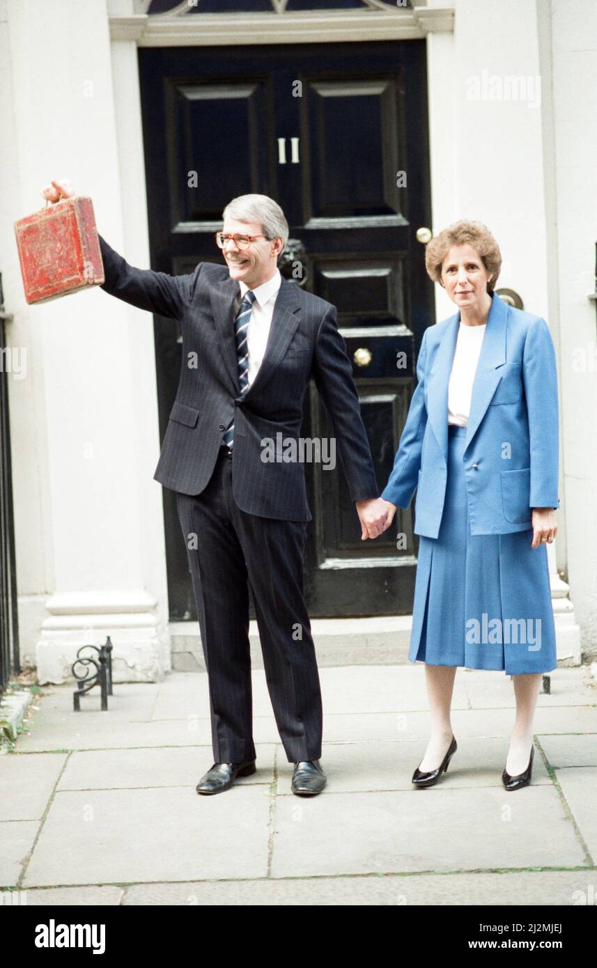 John major budget 1990 hi-res stock photography and images - Alamy