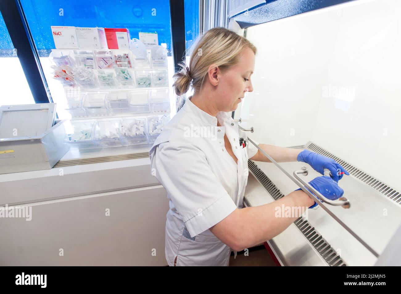 Nurse preparing medication Stock Photo - Alamy