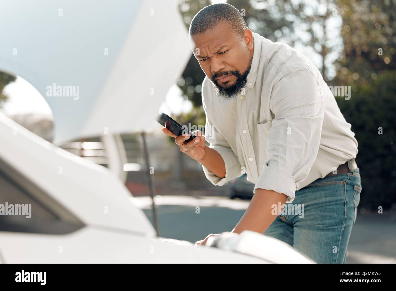 Man standing outside car talking hi-res stock photography and images ...