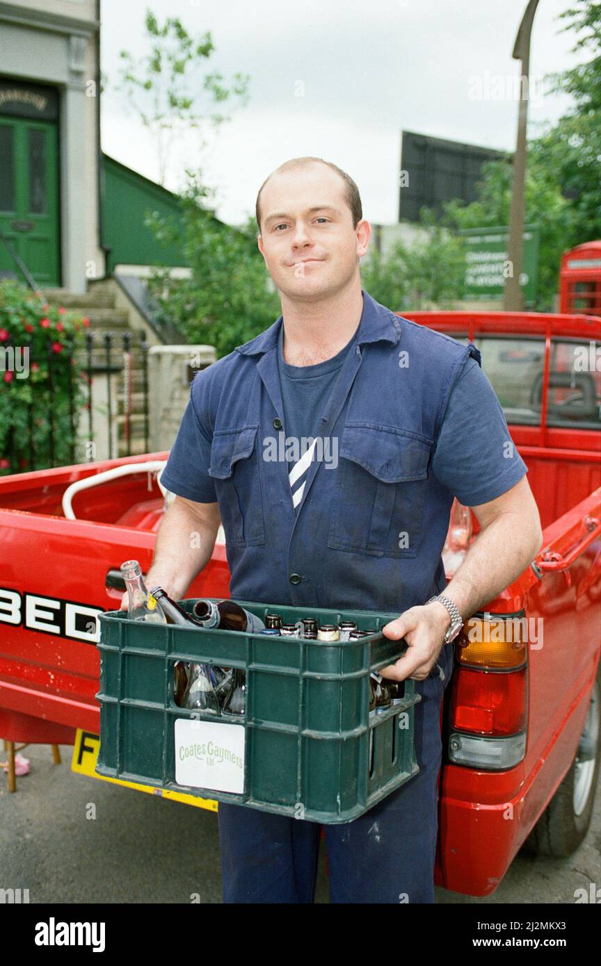 Cast of eastenders hi-res stock photography and images - Alamy