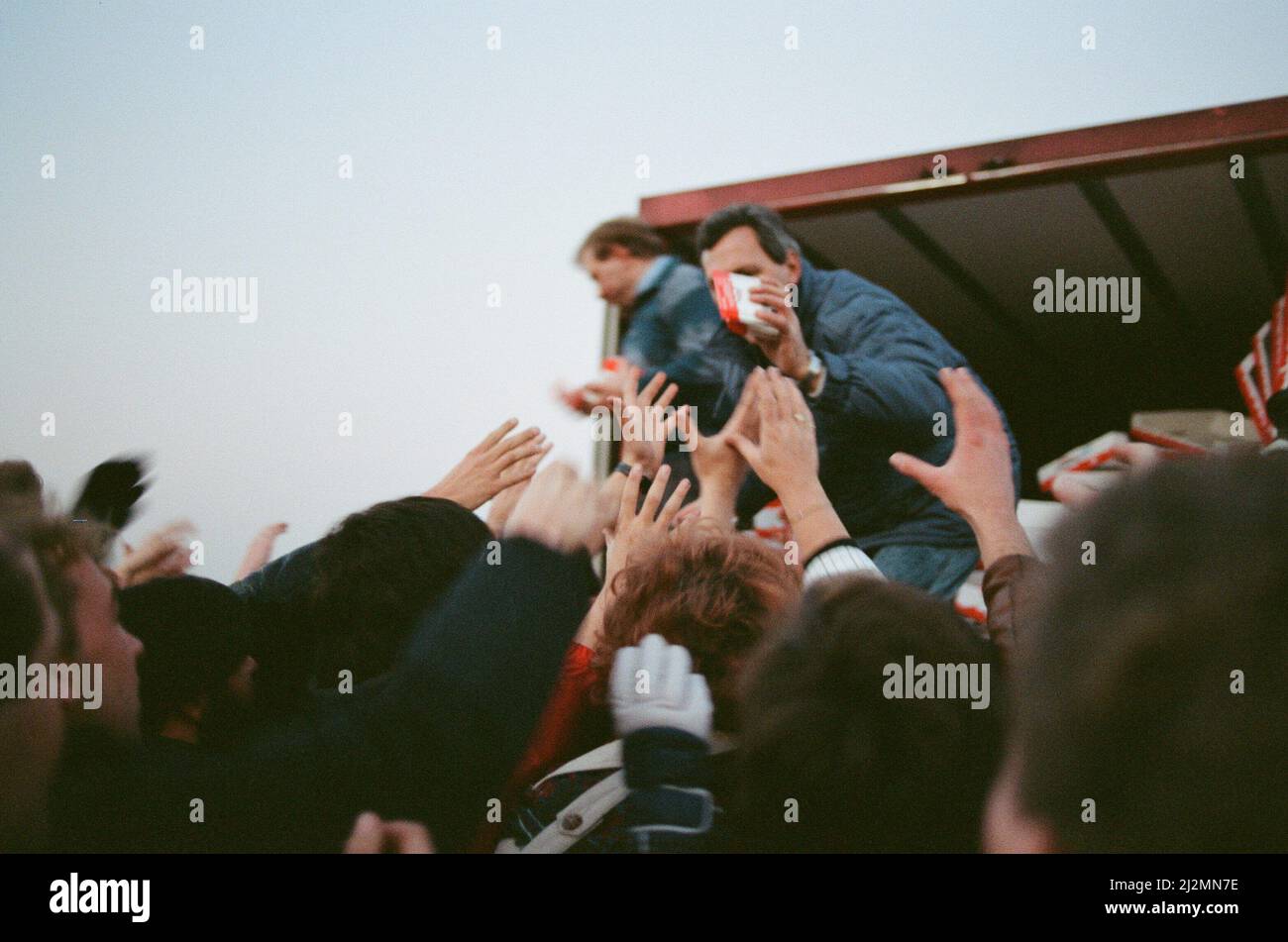 Food queue 1980s hi-res stock photography and images - Alamy