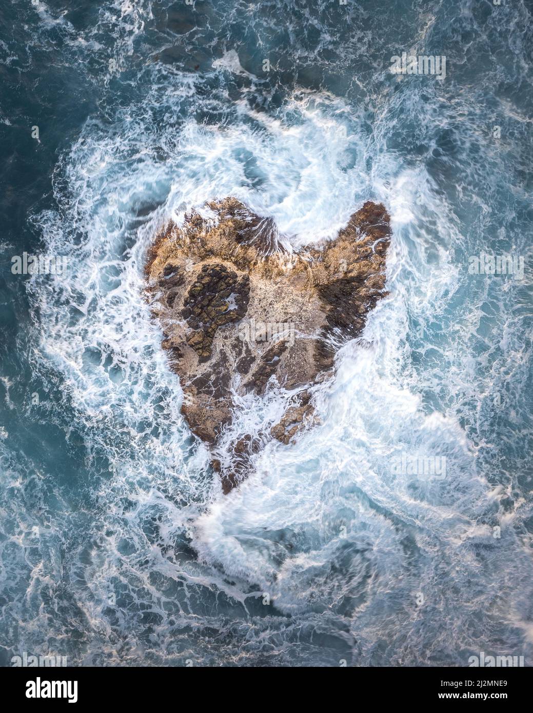 Ocean wave shaped rock hi-res stock photography and images - Alamy