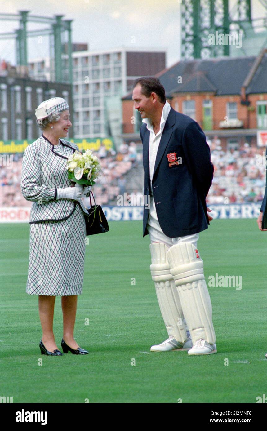 Cricket queen hi-res stock photography and images - Alamy