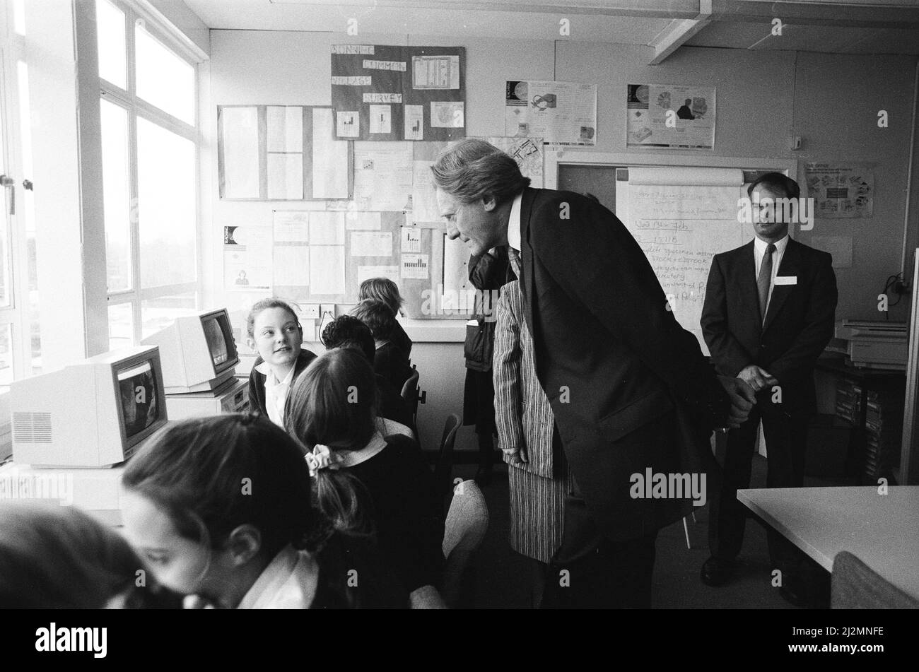 Michael Heseltine visits Chiltern Edge School, Sonning Common. 15th ...