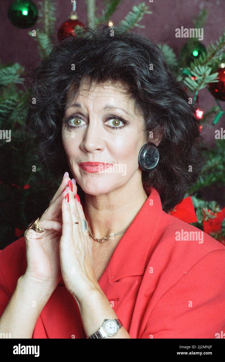 Amanda barrie coronation street hi-res stock photography and images - Alamy