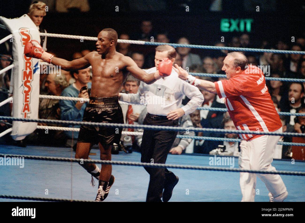 Mike McCallum vs Michael Watson for the WBA middleweight title. Royal ...