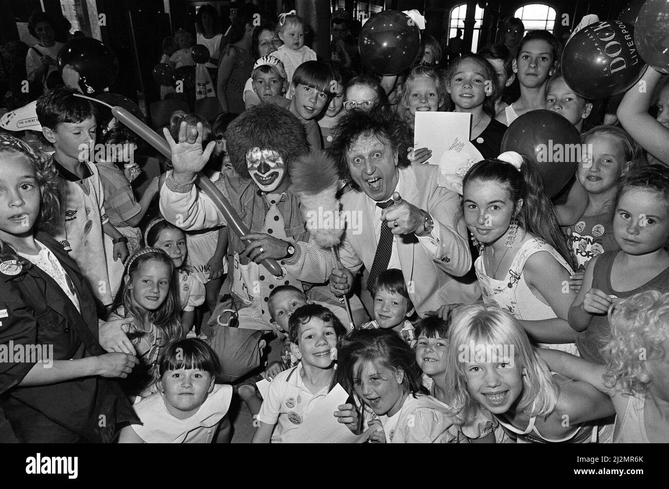 Ken Dodd joins forces with 'Jimbo' the clown and the kids at the Albert ...