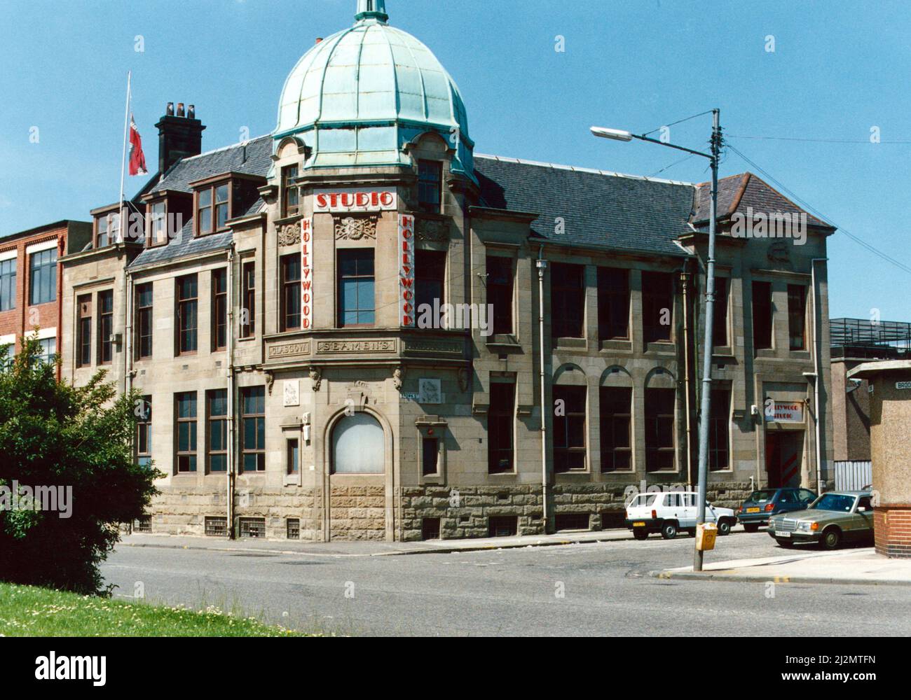 Hollywood nightclub 1990s hi-res stock photography and images - Alamy