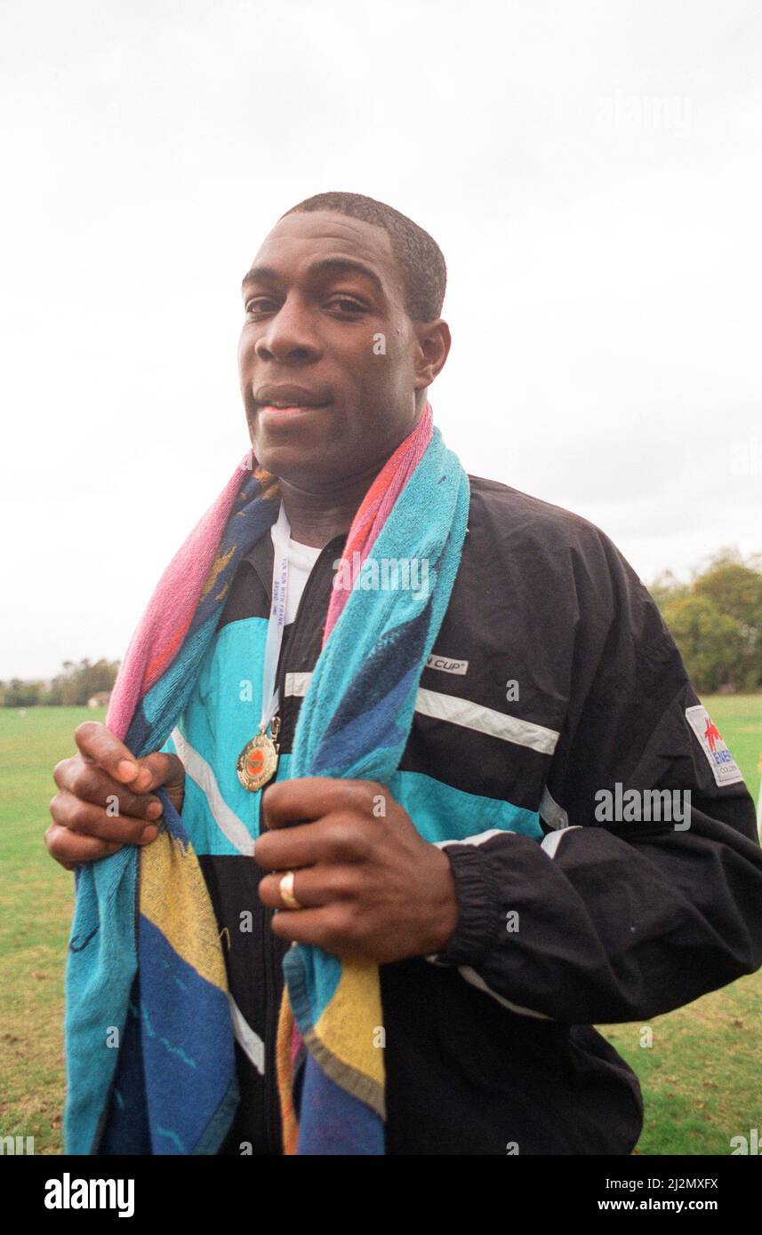 Frank Bruno at Sindlesham School. 4th November 1990 Stock Photo - Alamy