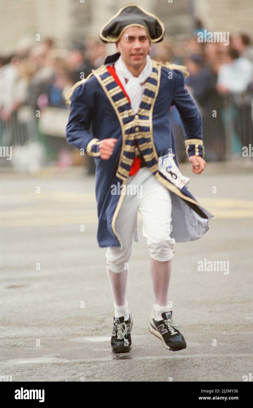 The London Marathon - 1990Runners pass through and around the Tower ...