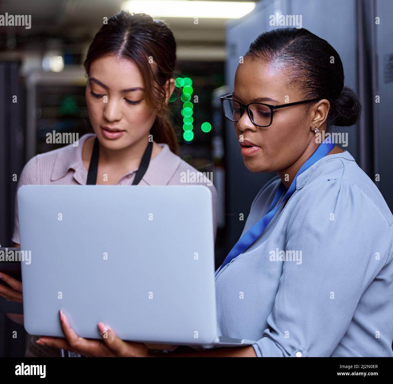 Female programmers in server room hi-res stock photography and images - Alamy