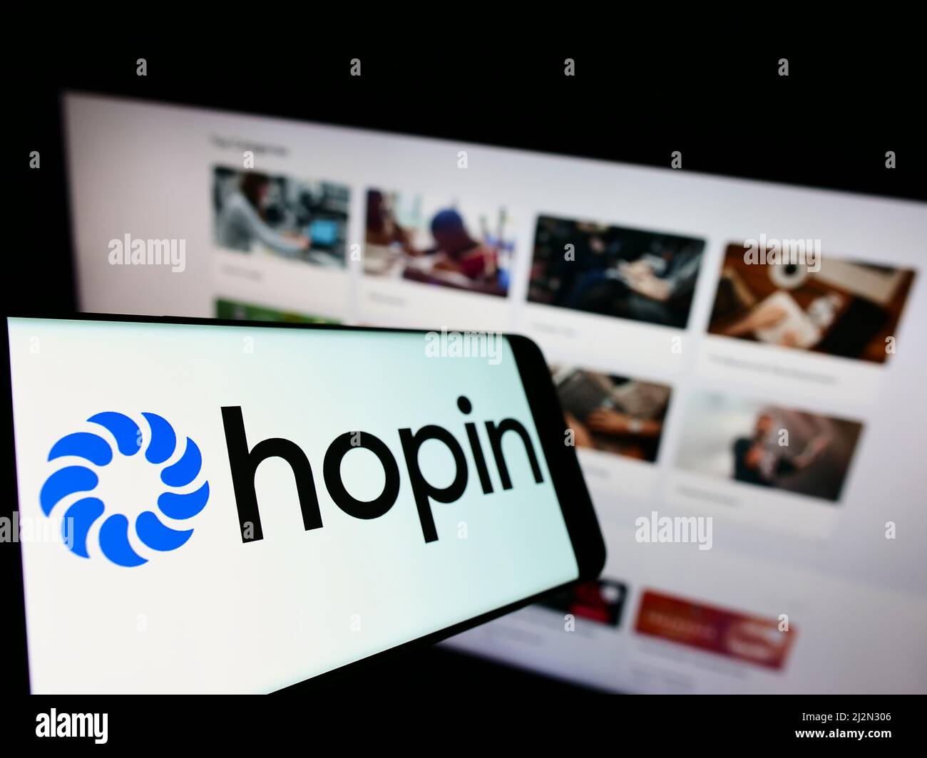 Cellphone with logo of British event management company Hopin Ltd. on ...