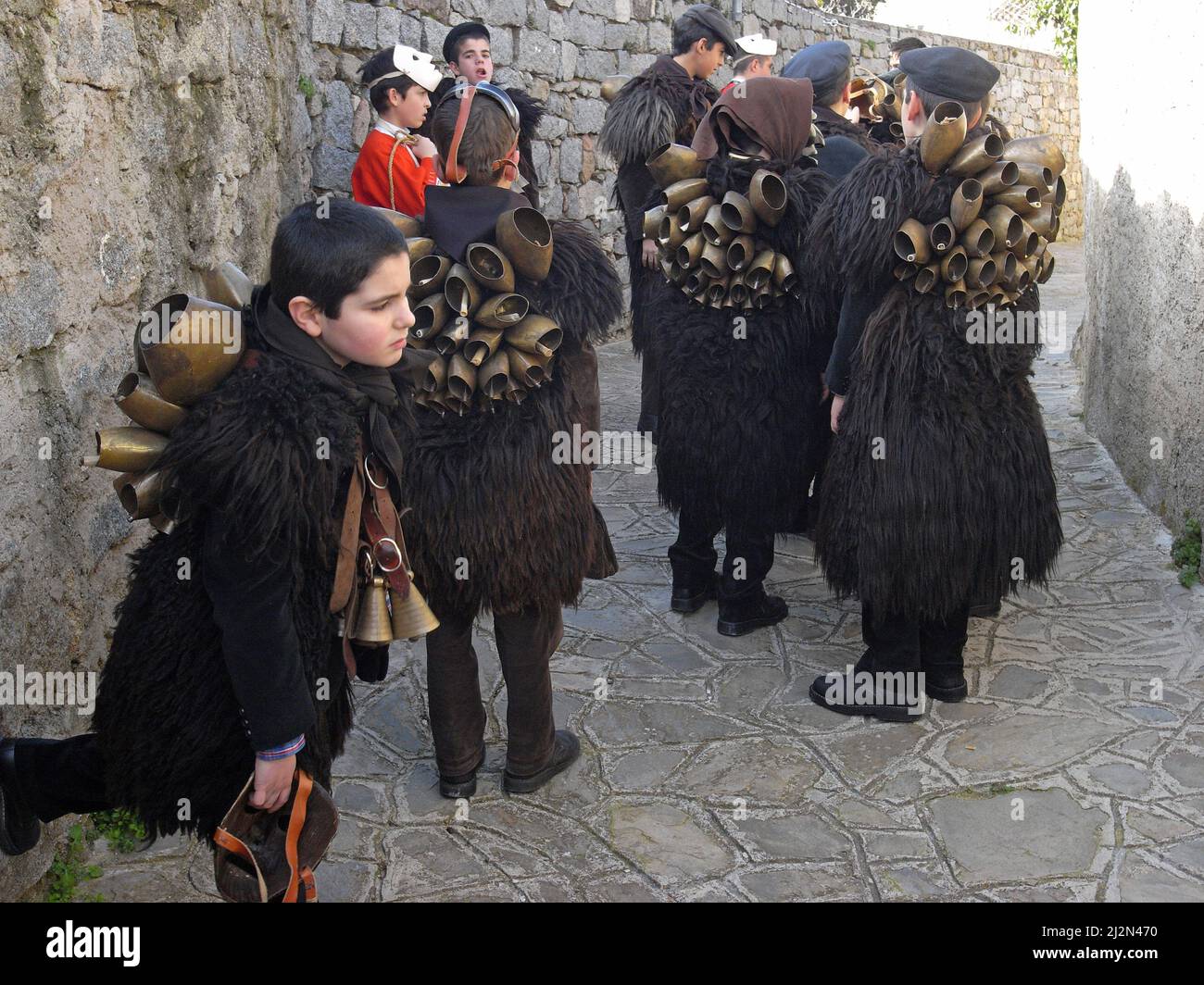 Mamoiada, Sardinia. Mammuthones traditional carnival Stock Photo - Alamy