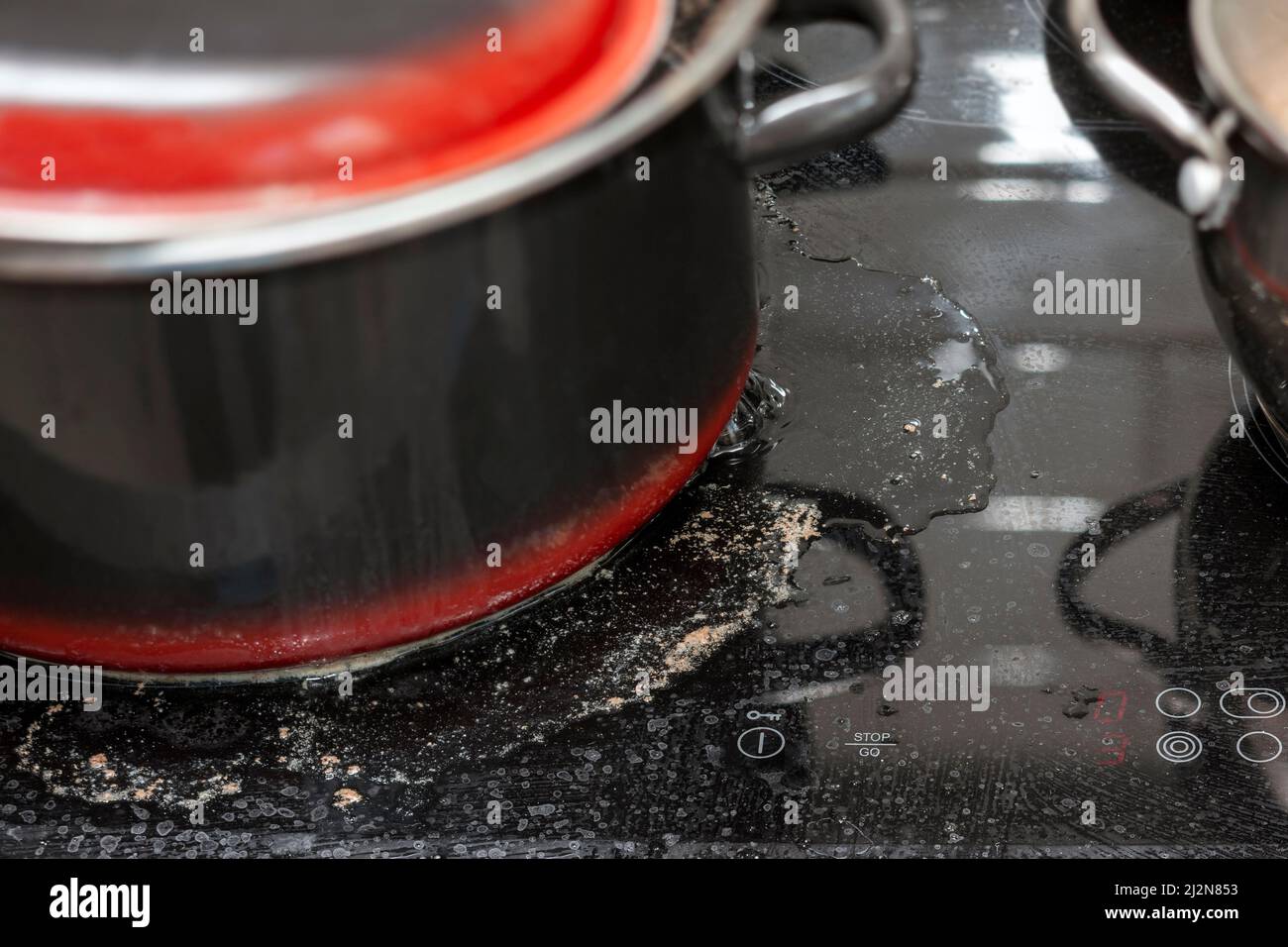Messy stove hi-res stock photography and images - Alamy