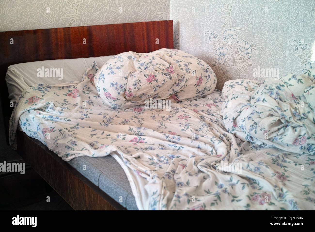 Crumpled bedding hi-res stock photography and images - Alamy