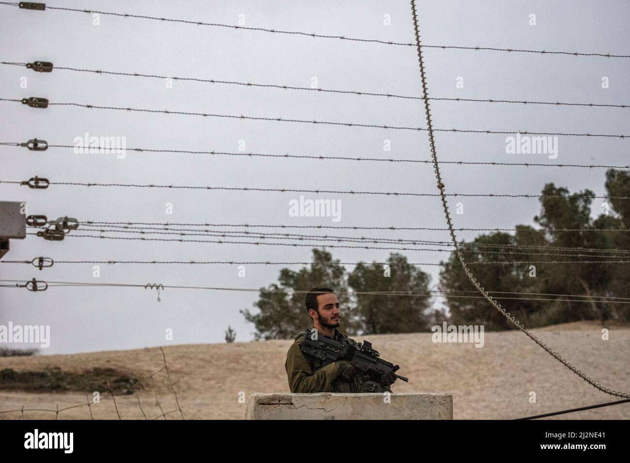 Hebron, Palestinian Territories. 03rd Apr, 2022. An armed Israeli ...