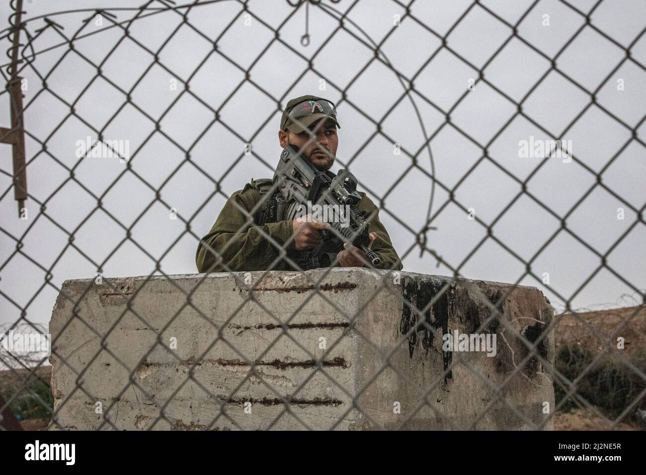 Hebron, Palestinian Territories. 03rd Apr, 2022. An armed Israeli ...