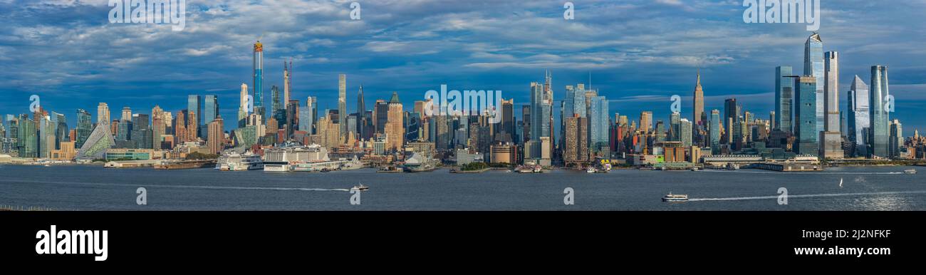 Manhattan Panoramic Skyline at sunset with beautiful clouds, New York, USA Stock Photo - Alamy