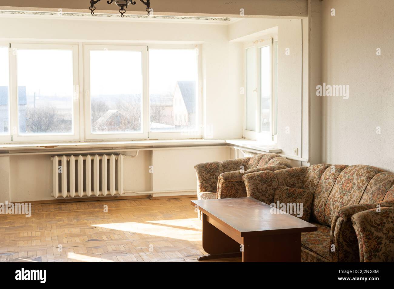 damaged, dirty room of old abandoned building Stock Photo - Alamy