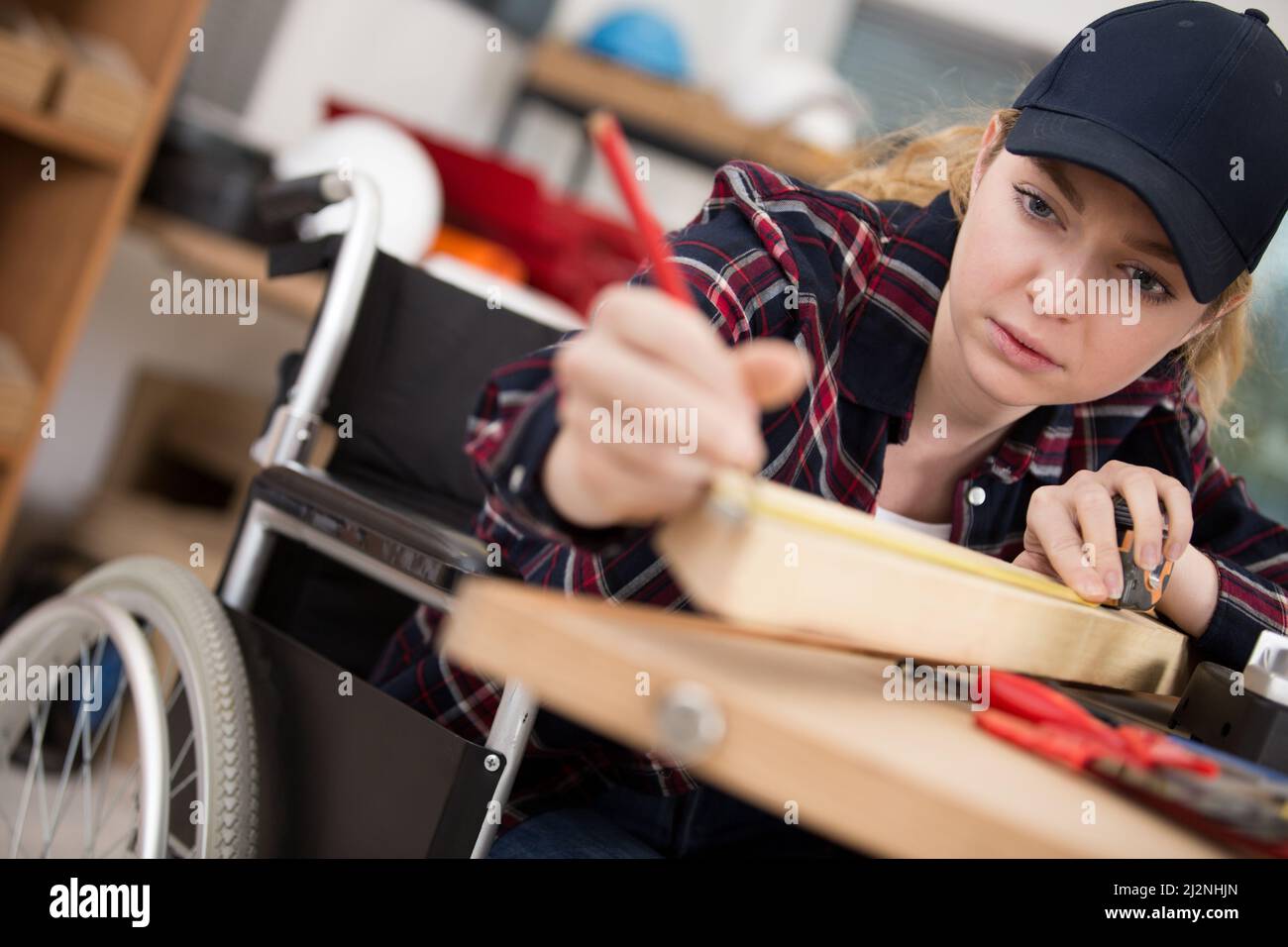 Handicapped lady hi-res stock photography and images - Alamy