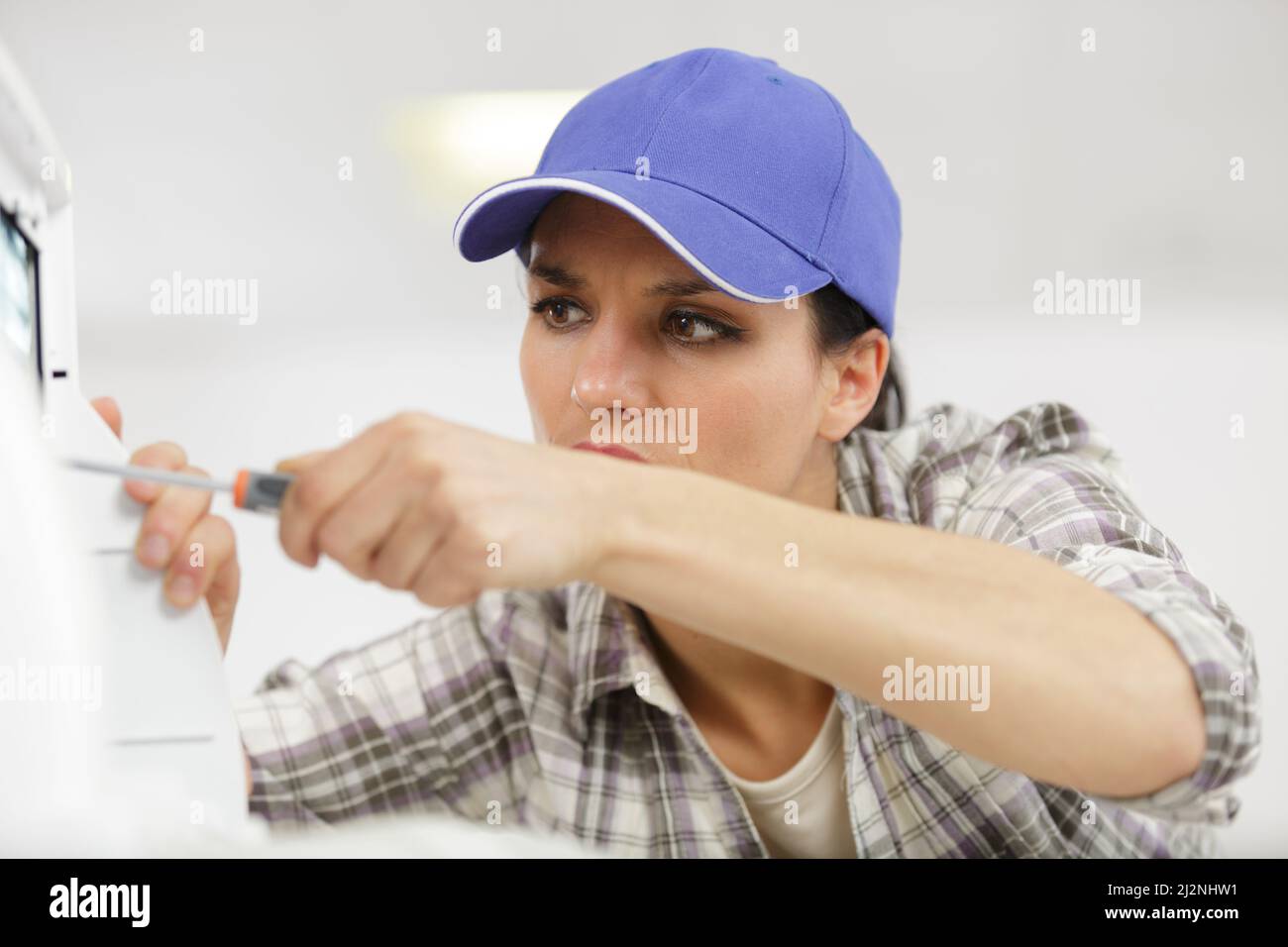 woman using screwdriver on an electrical appliance Stock Photo - Alamy