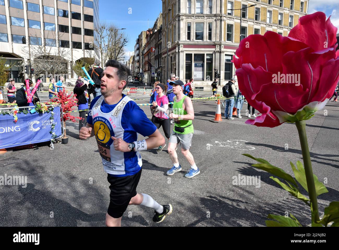 London landmarks half marathon 2022 hi-res stock photography and images ...