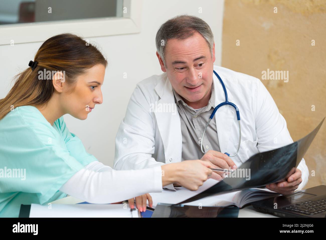 Doctors looking medical report hi-res stock photography and images - Alamy