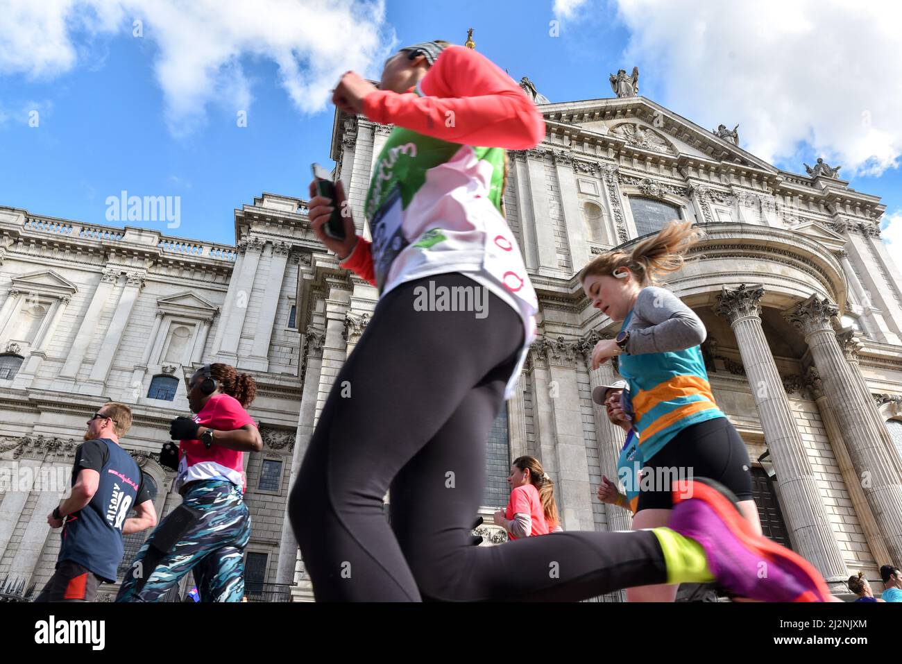 London, UK. 3rd Apr 2022. Runners take part in the London Landmarks ...