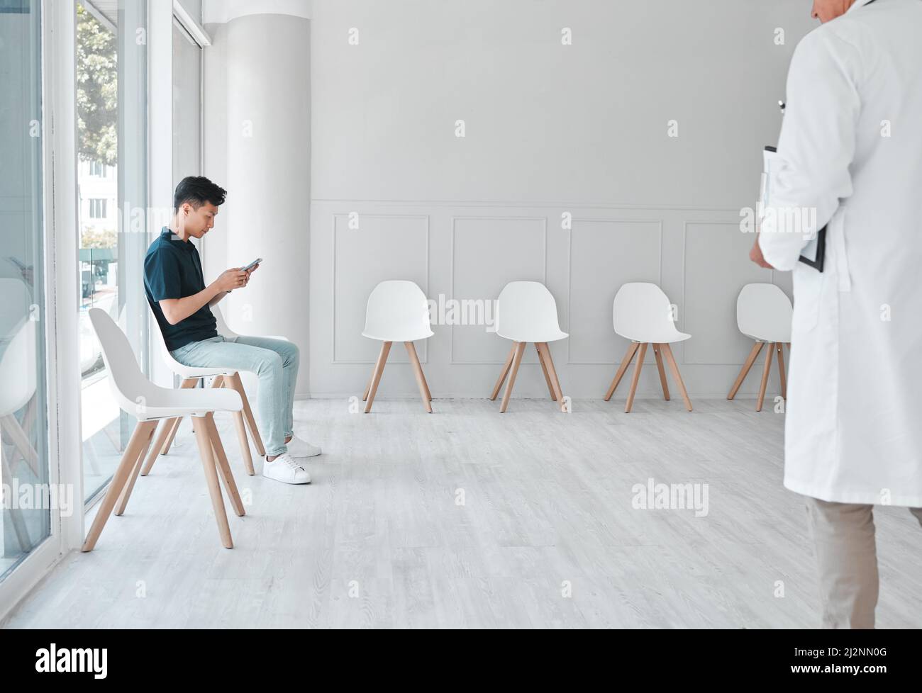 Doctor waiting room hi-res stock photography and images - Alamy