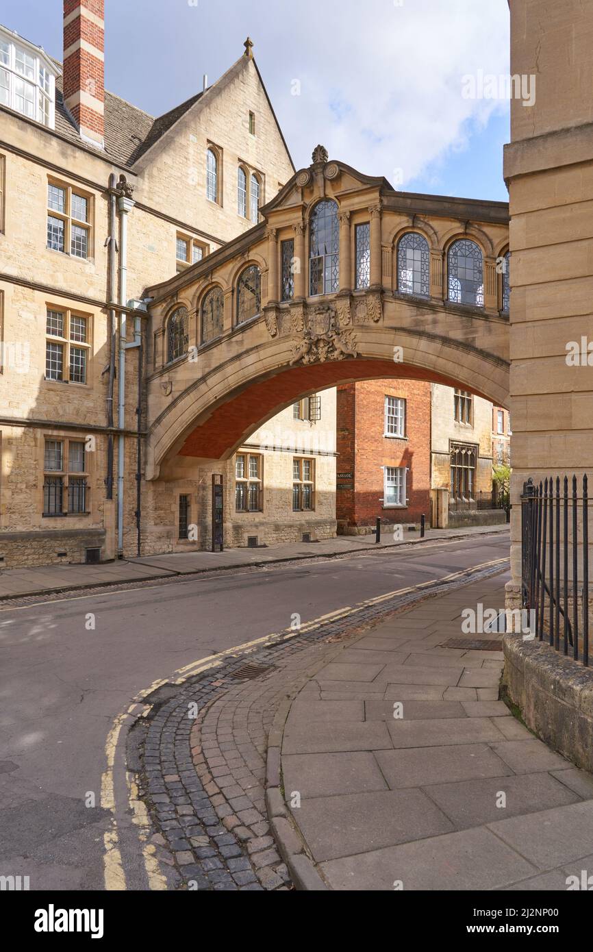 The Hertford Bridge or 'Bridge of Sighs', Oxford, UK Stock Photo - Alamy