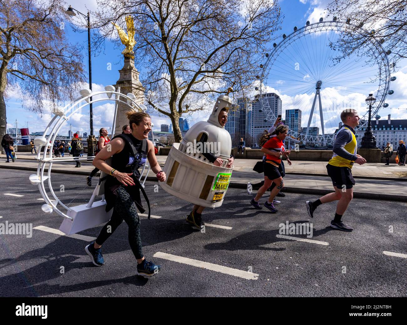 Runners dressed up as London Eye and St. Pauls going past the the ...