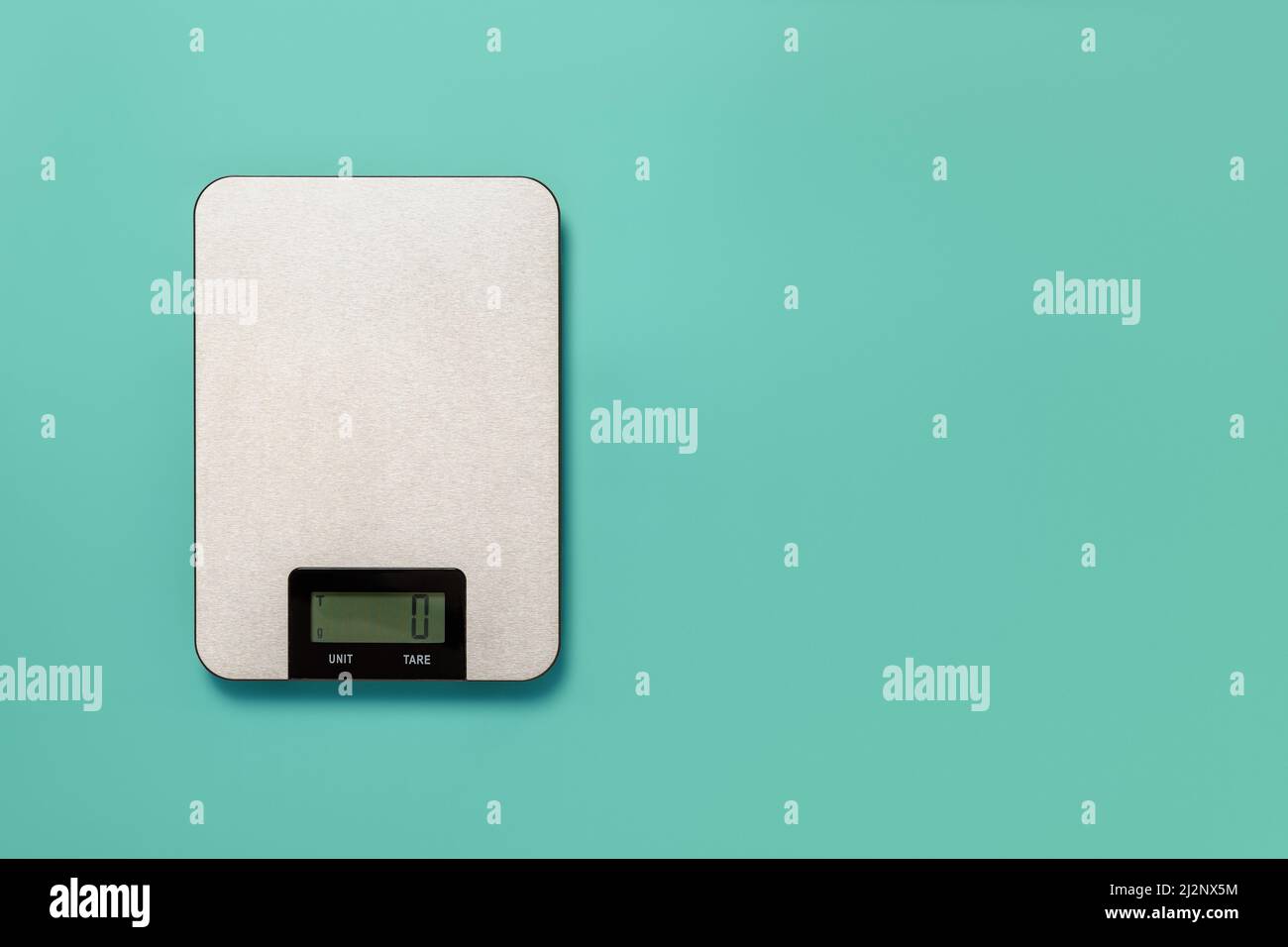 Empty weighing scales hi-res stock photography and images - Alamy