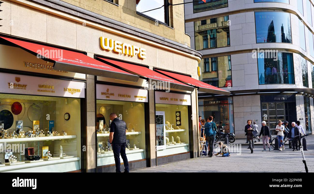Store people shopping view hi-res stock photography and images - Alamy