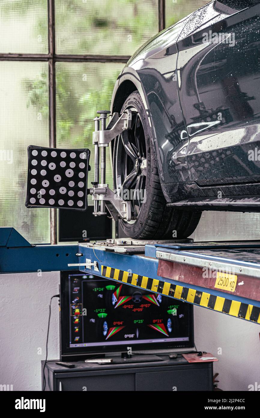 fixing your car at the garage by a mechanic Stock Photo - Alamy