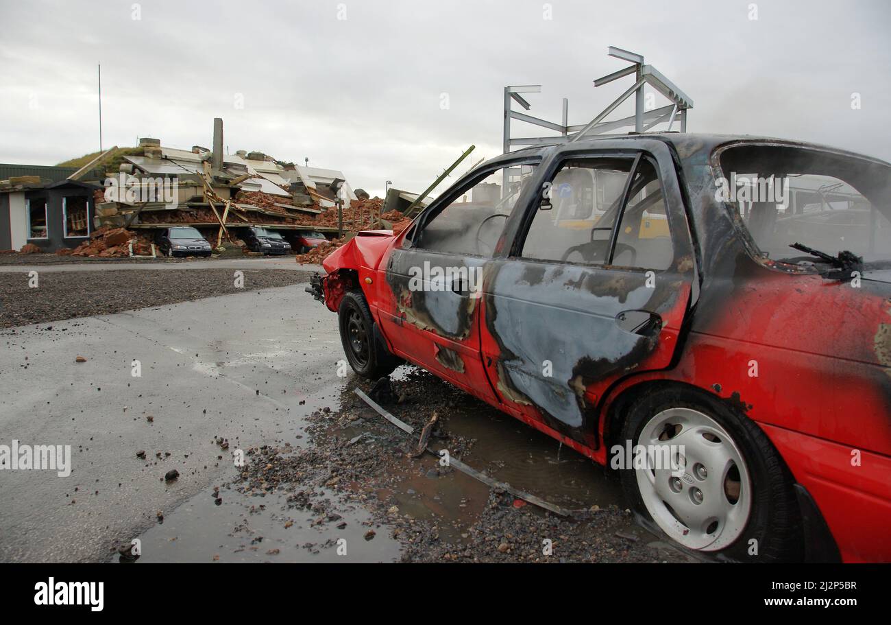 Cars destroyed hi-res stock photography and images - Alamy