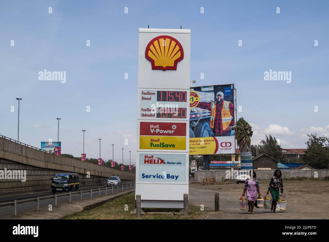 Price board shell petrol station hi-res stock photography and images ...