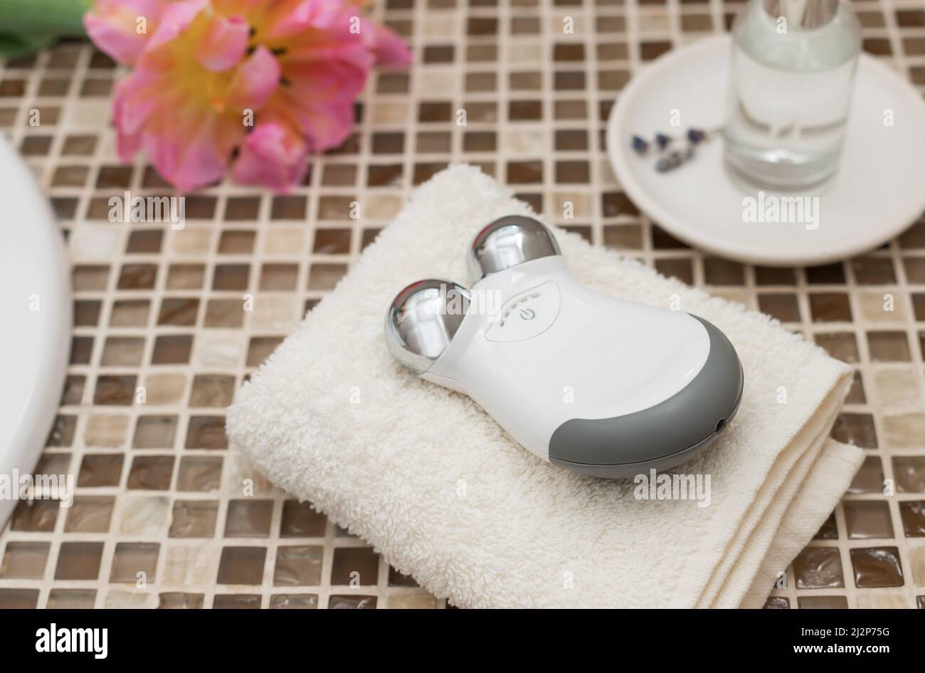 Facelift procedure hi-res stock photography and images - Alamy