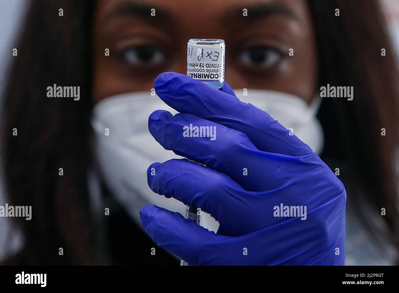 London, UK. 01st Apr, 2022. A NHS vaccinator draws the Pfizer COVID-19 ...