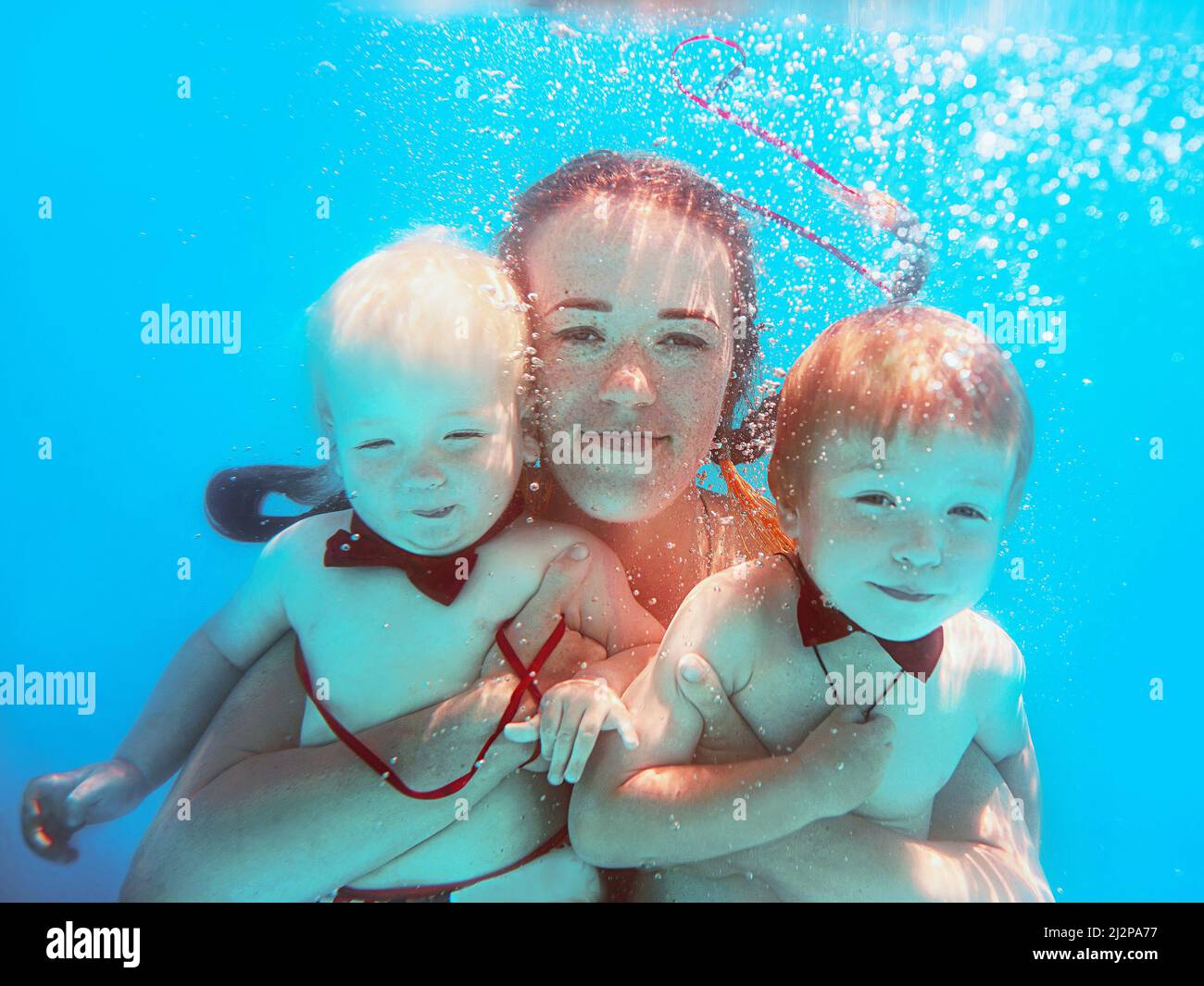Love underwater hi-res stock photography and images - Alamy